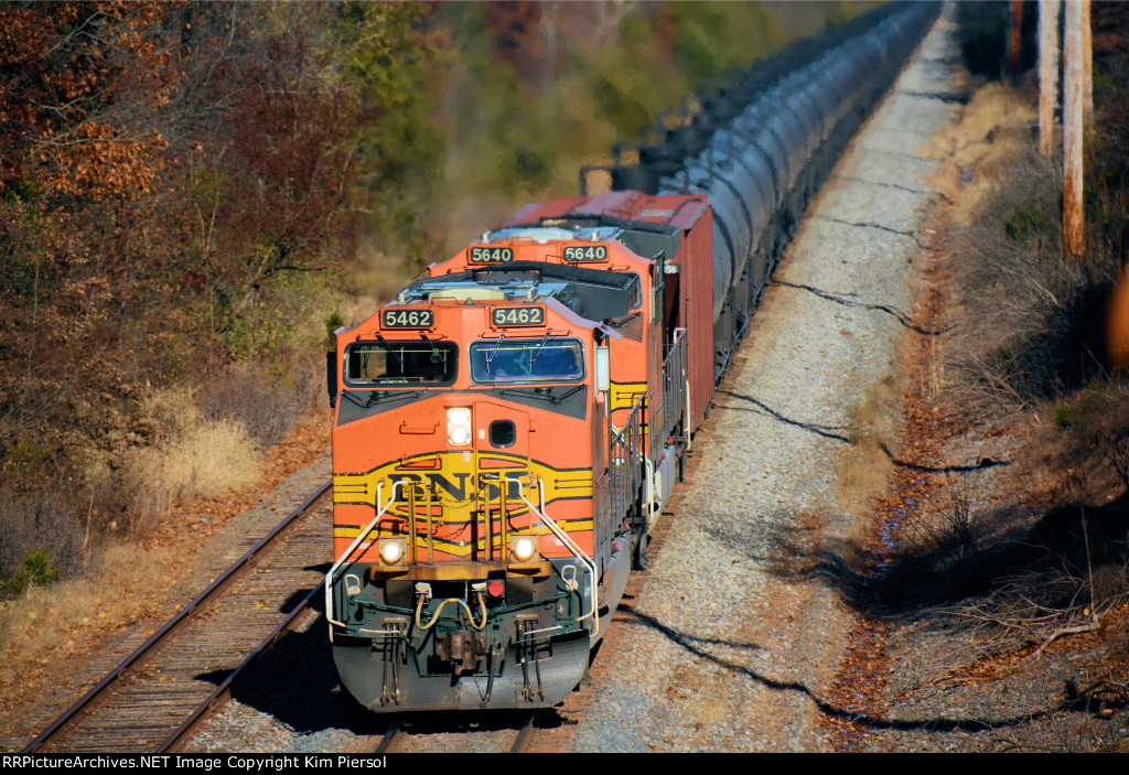 BNSF 5462 CSX Train K038 Crude Oil Loads